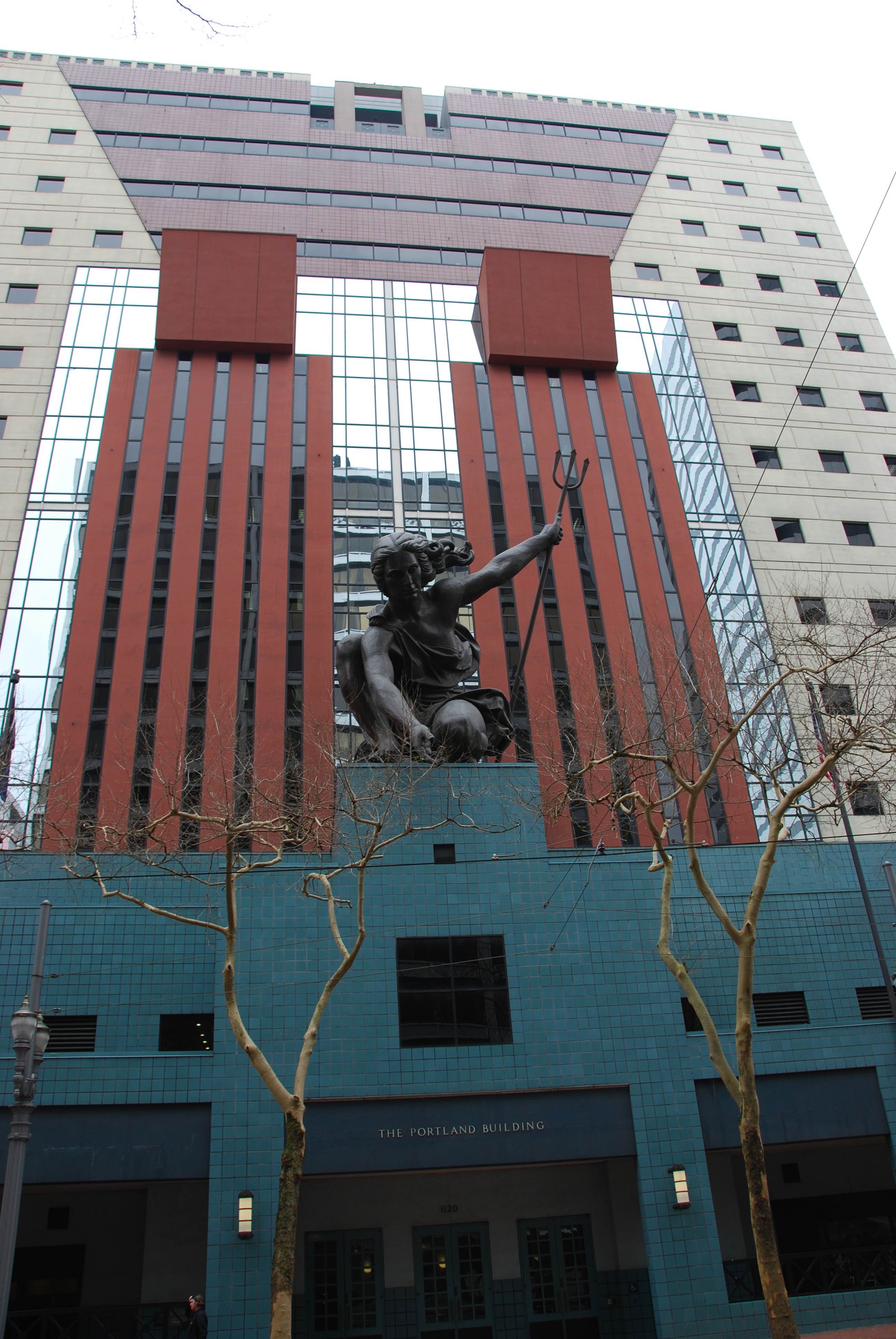 The Portland Building and Portlandia Statue…. | blondiesBEARista